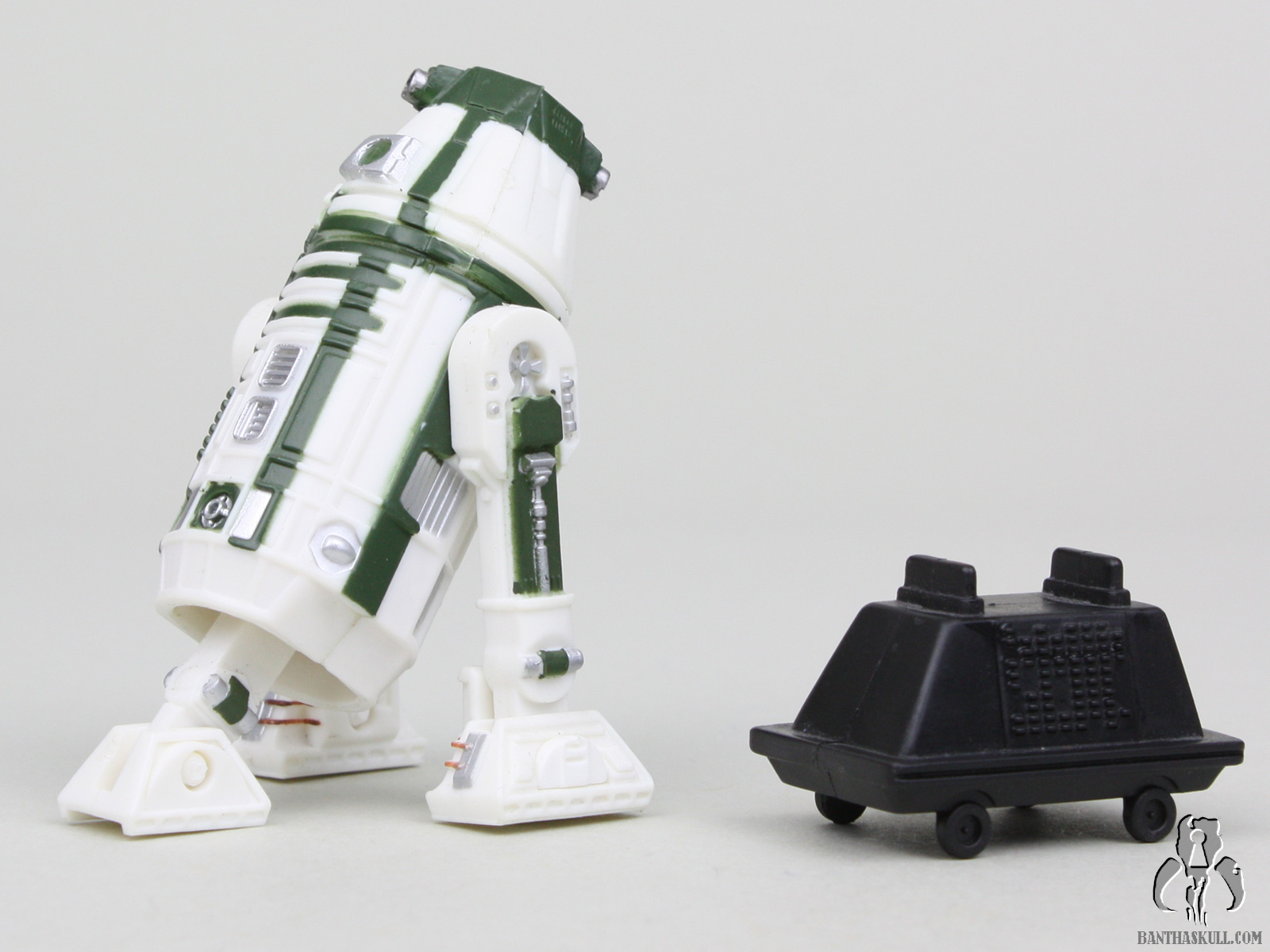 REVIEW AND PHOTO GALLERY: Star Wars Power of the Jedi POTJ - R4-M9 2002