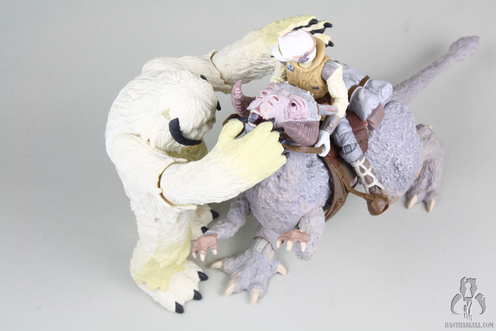 REVIEW AND PHOTO GALLERY: Star Wars Solo: A Star Wars Story SOLO ...