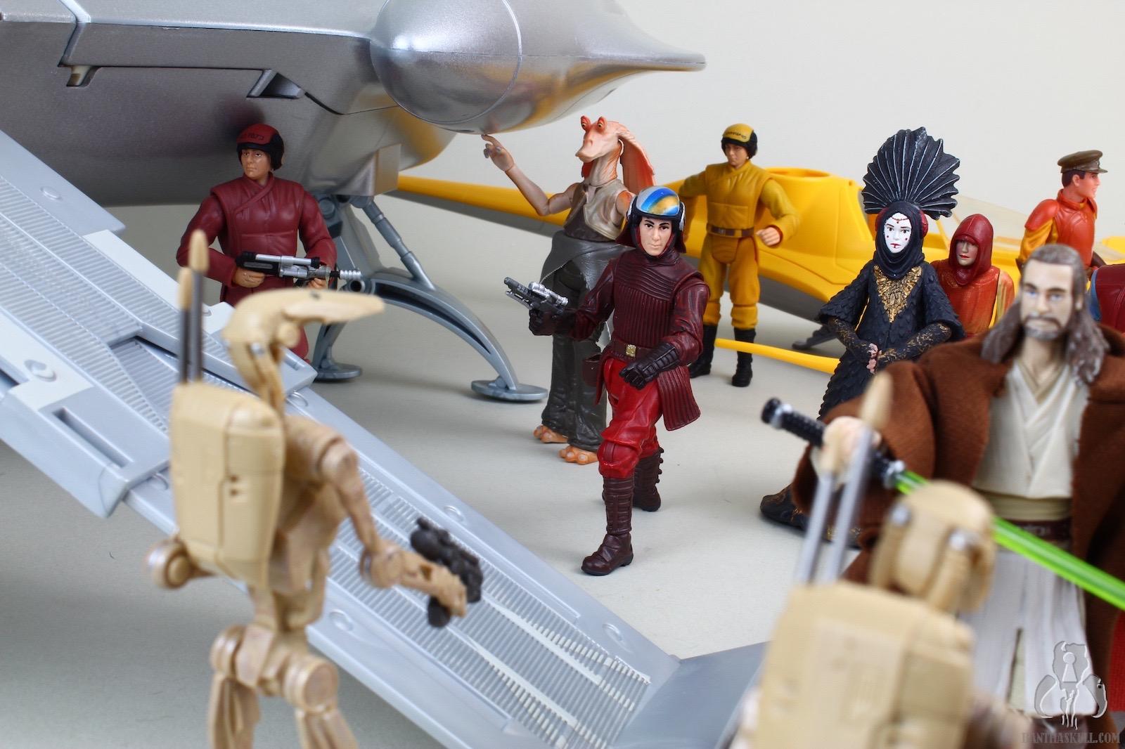 REVIEW AND PHOTO GALLERY: Star Wars Vintage Collection VC83 - Naboo ...