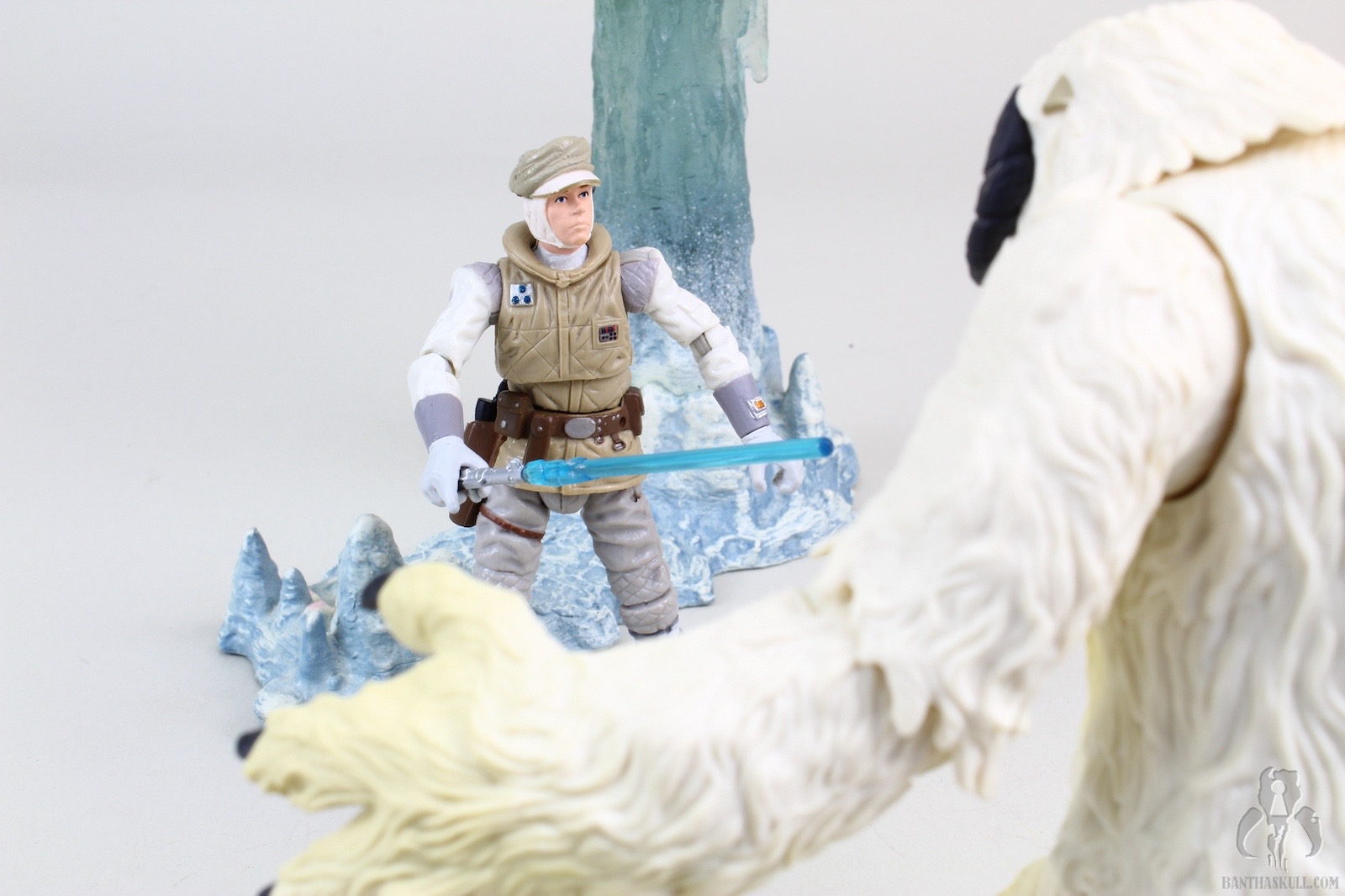 REVIEW AND PHOTO GALLERY: Star Wars Vintage Collection VC95 - Luke ...