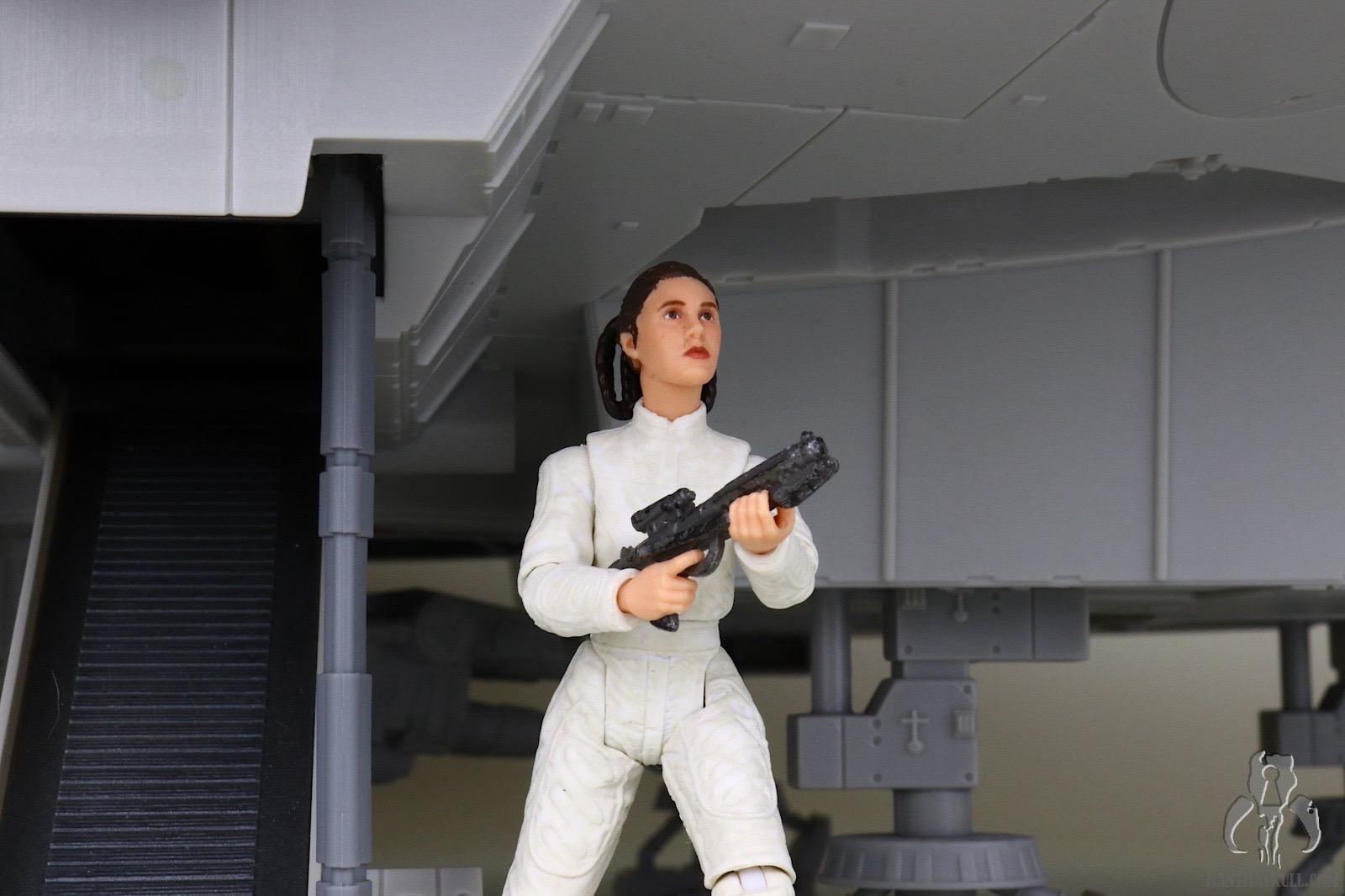 REVIEW AND PHOTO GALLERY: Star Wars Vintage Collection VC187 - Princess ...