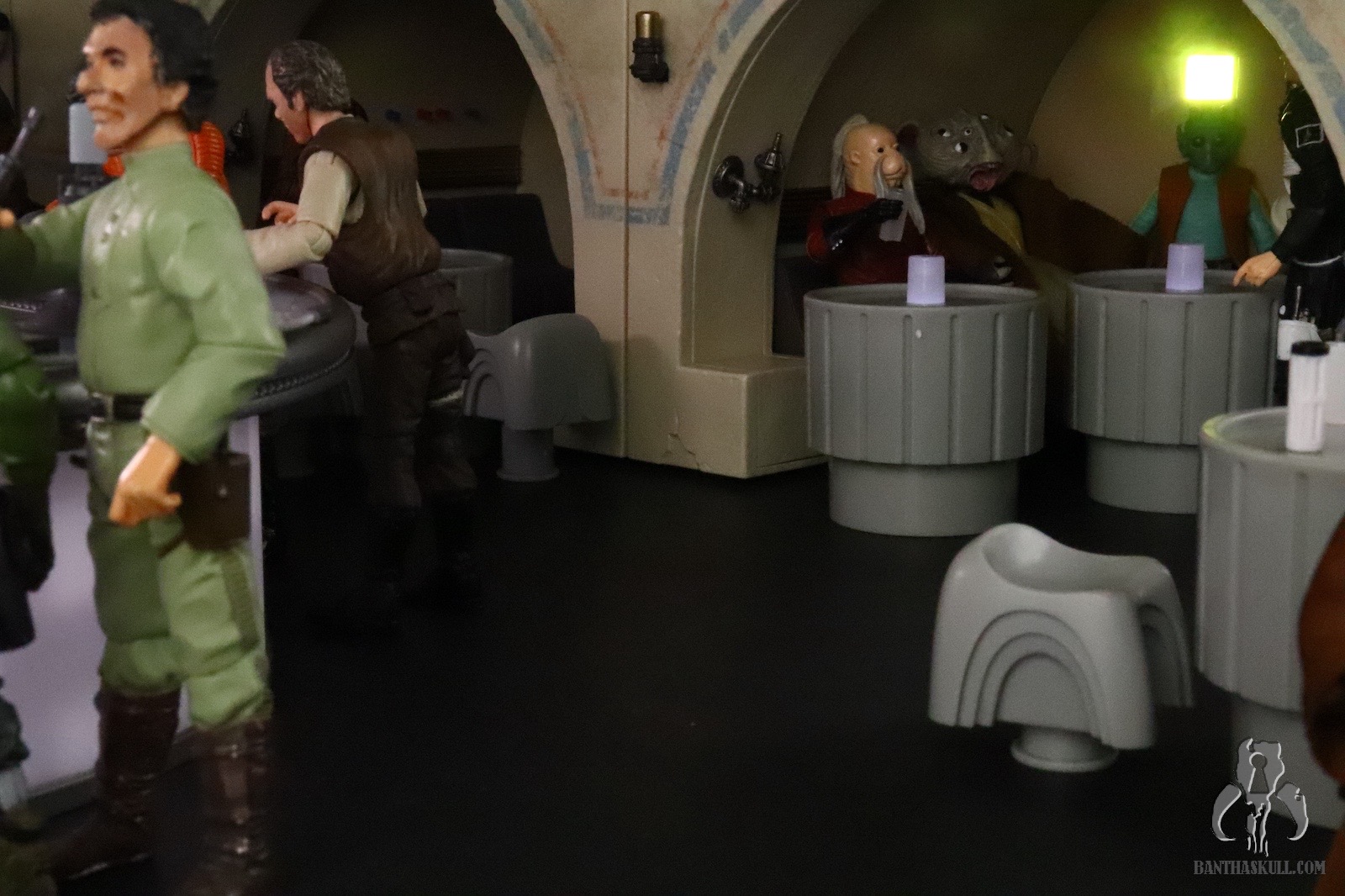 SCENE IT: Star Wars Action figure checklist for the The Cantina scene