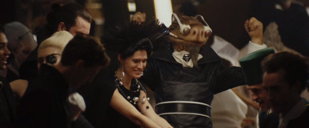 TLJ Extra Feature: The Costumes And Creatures Of Canto Bight